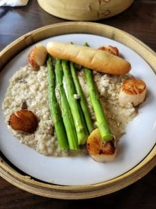 Fishlips Waterfront Bar & Grill in Port Canaveral | Seafood & Entertainment